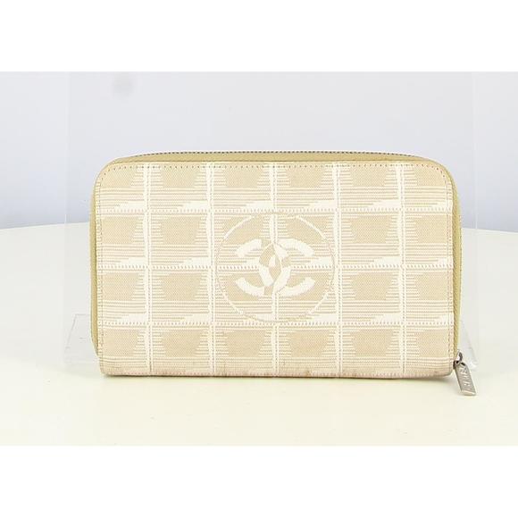 CHANEL | Bags | 999 Wallet Chanel Beige Logo Double C | Poshmark